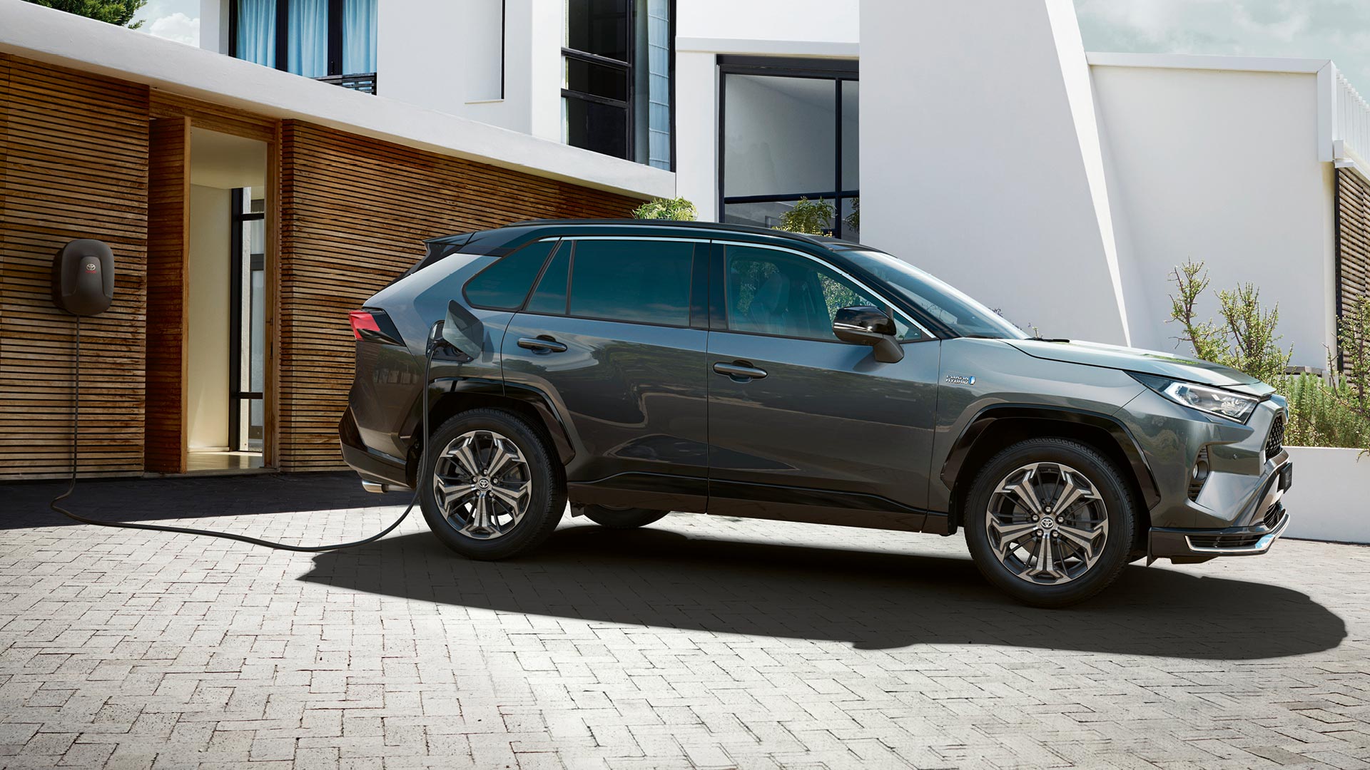 RAV4 Plug-in Hybrid | Explore RAV4 Plug-in Range | Toyota UK